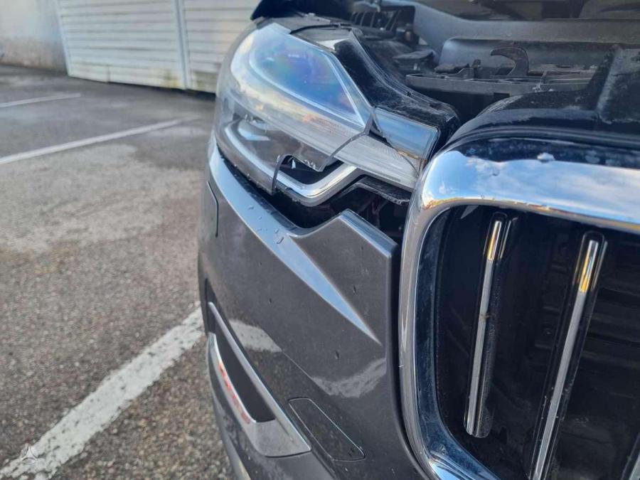 Grey Volvo XC60 2018 in Kaunas, with an engine capacity of 2.00 L and mileage of 300 thousand km for 9800 €, photo 12 on AUTOMOTO.COM.LV
