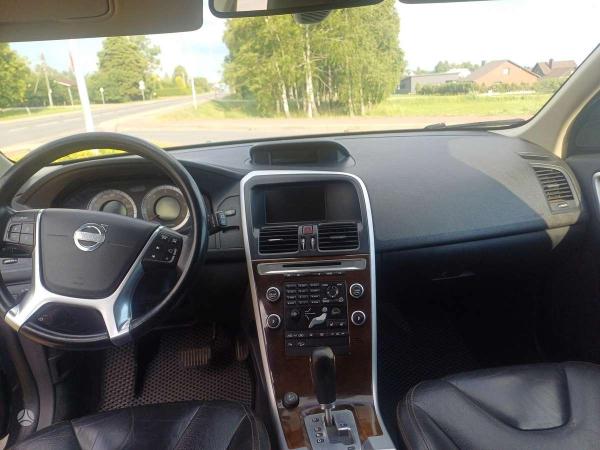 Pelēks Volvo XC60 2010 Raseiniai, ar dzinēja tilpumu 2.40 L un nobraukumu 375 tūkst. km par 5100 €, foto 2 vietnē AUTOMOTO.COM.LV