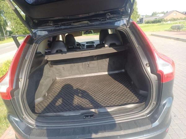 Pelēks Volvo XC60 2010 Raseiniai, ar dzinēja tilpumu 2.40 L un nobraukumu 375 tūkst. km par 5100 €, foto 4 vietnē AUTOMOTO.COM.LV