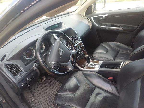 Pelēks Volvo XC60 2010 Raseiniai, ar dzinēja tilpumu 2.40 L un nobraukumu 375 tūkst. km par 5100 €, foto 5 vietnē AUTOMOTO.COM.LV