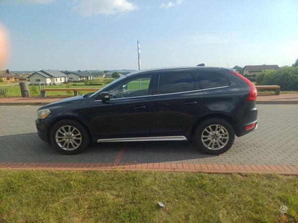 Grey Volvo XC60 2010 in Raseiniai, with an engine capacity of 2.40 L and mileage of 375 thousand km for 5100 €, photo 1 on AUTOMOTO.COM.LV
