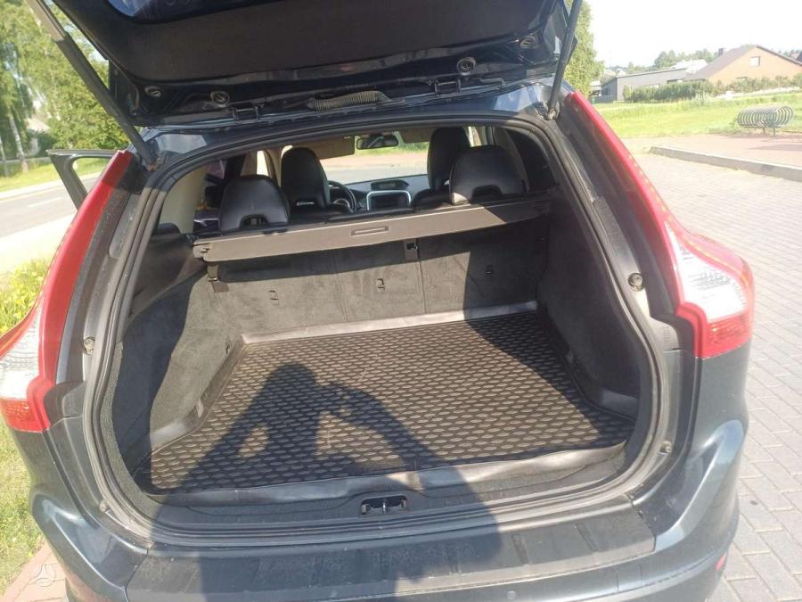 Pelēks Volvo XC60 2010 Raseiniai, ar dzinēja tilpumu 2.40 L un nobraukumu 375 tūkst. km par 5100 €, foto 5 vietnē AUTOMOTO.COM.LV