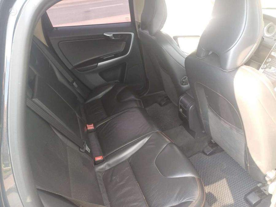 Pelēks Volvo XC60 2010 Raseiniai, ar dzinēja tilpumu 2.40 L un nobraukumu 375 tūkst. km par 5100 €, foto 7 vietnē AUTOMOTO.COM.LV