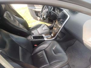 Pelēks Volvo XC60 2010 Raseiniai, ar dzinēja tilpumu 2.40 L un nobraukumu 375 tūkst. km par 5100 €, foto 8 vietnē AUTOMOTO.COM.LV