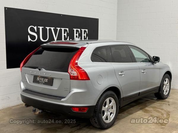 Grey Volvo XC60 2009 in Tallinn, with an engine capacity of 2.40 L and mileage of 241 thousand km for 7995 €, photo 5 on AUTOMOTO.COM.LV
