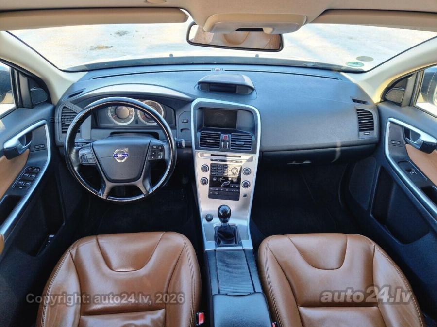 Pelēks Volvo XC60 2010 Paide, ar dzinēja tilpumu 2.40 L un nobraukumu 257 tūkst. km par 9490 €, foto 13 vietnē AUTOMOTO.COM.LV