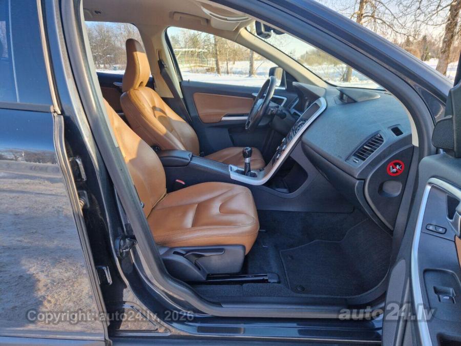 Pelēks Volvo XC60 2010 Paide, ar dzinēja tilpumu 2.40 L un nobraukumu 257 tūkst. km par 9490 €, foto 15 vietnē AUTOMOTO.COM.LV