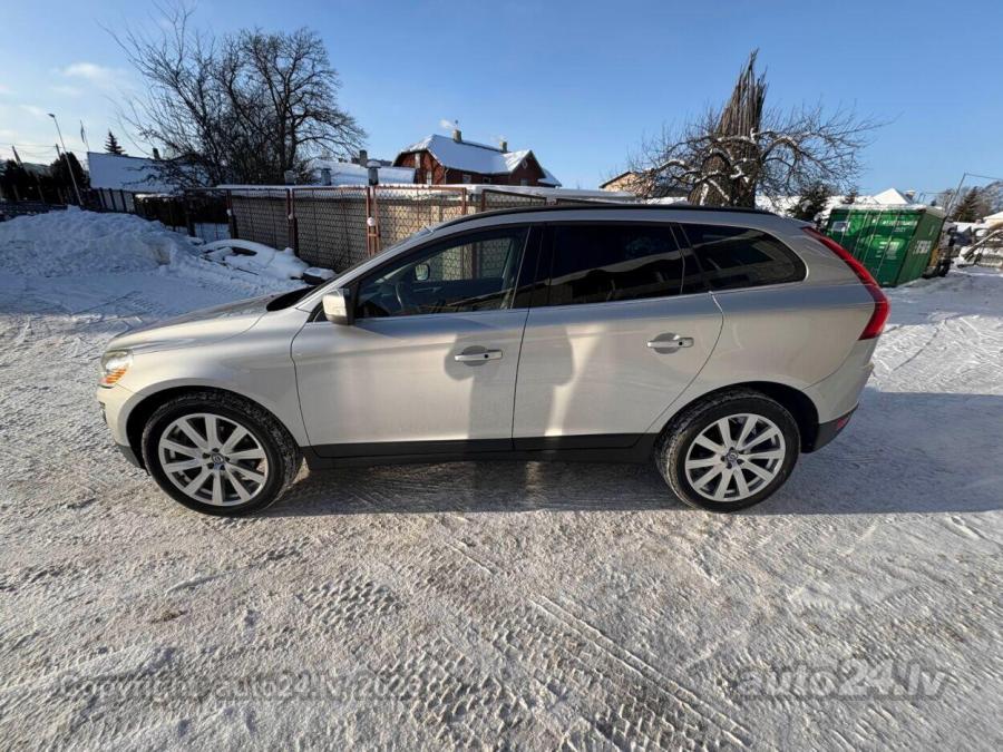 Pelēks Volvo XC60 2010 Paide, ar dzinēja tilpumu 2.40 L un nobraukumu 302 tūkst. km par 8600 €, foto 2 vietnē AUTOMOTO.COM.LV