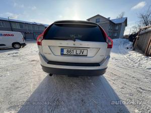 Pelēks Volvo XC60 2010 Paide, ar dzinēja tilpumu 2.40 L un nobraukumu 302 tūkst. km par 8600 €, foto 3 vietnē AUTOMOTO.COM.LV