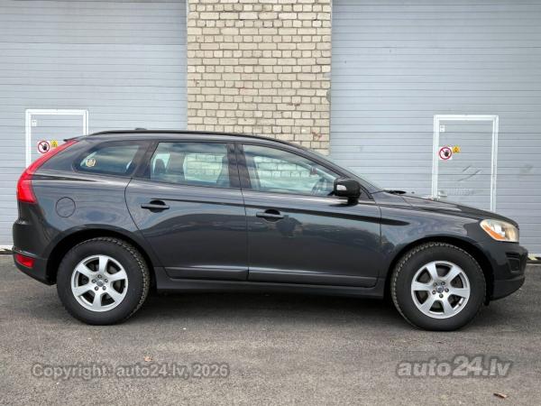 Pelēks Volvo XC60 2010 Paide, ar dzinēja tilpumu 2.00 L un nobraukumu 267 tūkst. km par 7600 €, foto 4 vietnē AUTOMOTO.COM.LV