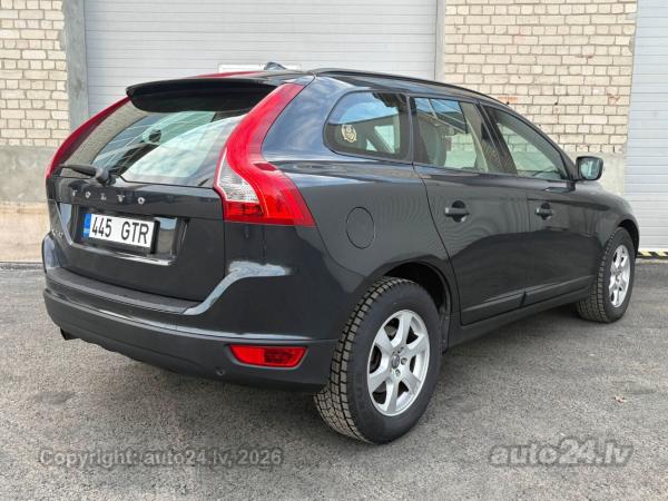 Pelēks Volvo XC60 2010 Paide, ar dzinēja tilpumu 2.00 L un nobraukumu 267 tūkst. km par 7600 €, foto 6 vietnē AUTOMOTO.COM.LV