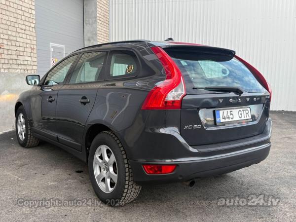 Pelēks Volvo XC60 2010 Paide, ar dzinēja tilpumu 2.00 L un nobraukumu 267 tūkst. km par 7600 €, foto 8 vietnē AUTOMOTO.COM.LV