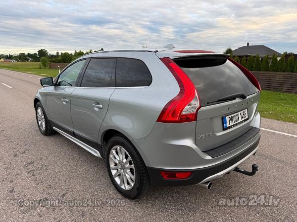 Pelēks Volvo XC60 2010 Tallina, ar dzinēja tilpumu 2.40 L un nobraukumu 275 tūkst. km par 8990 €, foto 2 vietnē AUTOMOTO.COM.LV