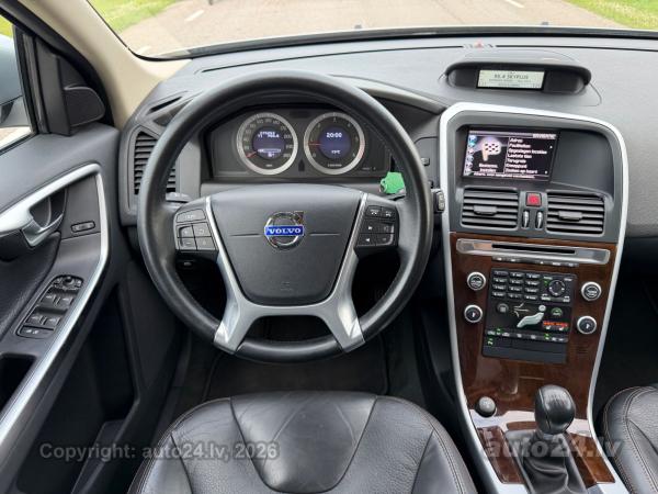 Pelēks Volvo XC60 2010 Tallina, ar dzinēja tilpumu 2.40 L un nobraukumu 275 tūkst. km par 8990 €, foto 5 vietnē AUTOMOTO.COM.LV