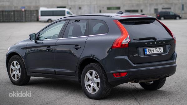 Grey Volvo XC60 2010 in Tallinn, with an engine capacity of 2.40 L and mileage of 303 thousand km for 6500 €, photo 2 on AUTOMOTO.COM.LV