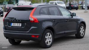 Pelēks Volvo XC60 2010 Tallina, ar dzinēja tilpumu 2.40 L un nobraukumu 303 tūkst. km par 6500 €, foto 9 vietnē AUTOMOTO.COM.LV