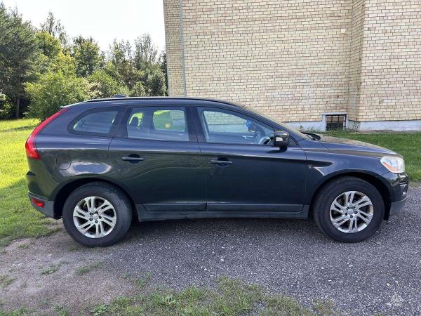 Pelēks Volvo XC60 2010 Panevēža, ar dzinēja tilpumu 2.40 L un nobraukumu 238 tūkst. km par 2500 €, foto 4 vietnē AUTOMOTO.COM.LV