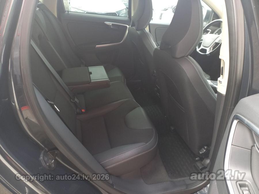 Pelēks Volvo XC60 2010 Tallina, ar dzinēja tilpumu 2.40 L un nobraukumu 309 tūkst. km par 8499 €, foto 11 vietnē AUTOMOTO.COM.LV