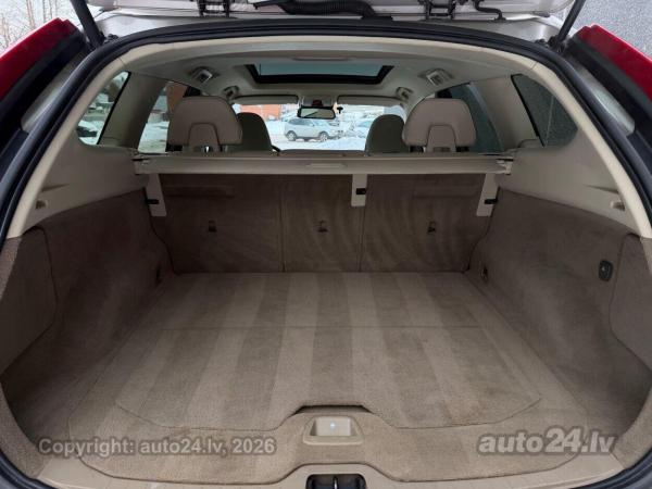 Pelēks Volvo XC60 2011 Pērnava, ar dzinēja tilpumu 2.00 L un nobraukumu 400 tūkst. km par 6900 €, foto 11 vietnē AUTOMOTO.COM.LV