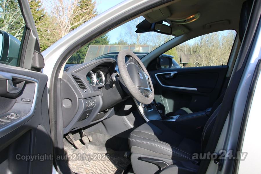 Grey Volvo XC60 2011 in Tallinn, with an engine capacity of 2.00 L and mileage of 149 thousand km for 12600 €, photo 7 on AUTOMOTO.COM.LV