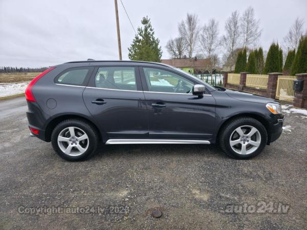 Pelēks Volvo XC60 2012 Paide, ar dzinēja tilpumu 2.40 L un nobraukumu 201 tūkst. km par 11800 €, foto 4 vietnē AUTOMOTO.COM.LV