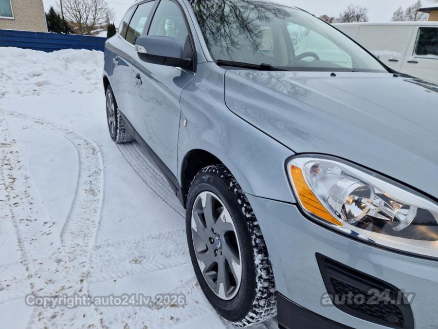 Grey Volvo XC60 2012 in Tartu, with an engine capacity of 2.00 L and mileage of 349 thousand km for 7000 €, photo 9 on AUTOMOTO.COM.LV