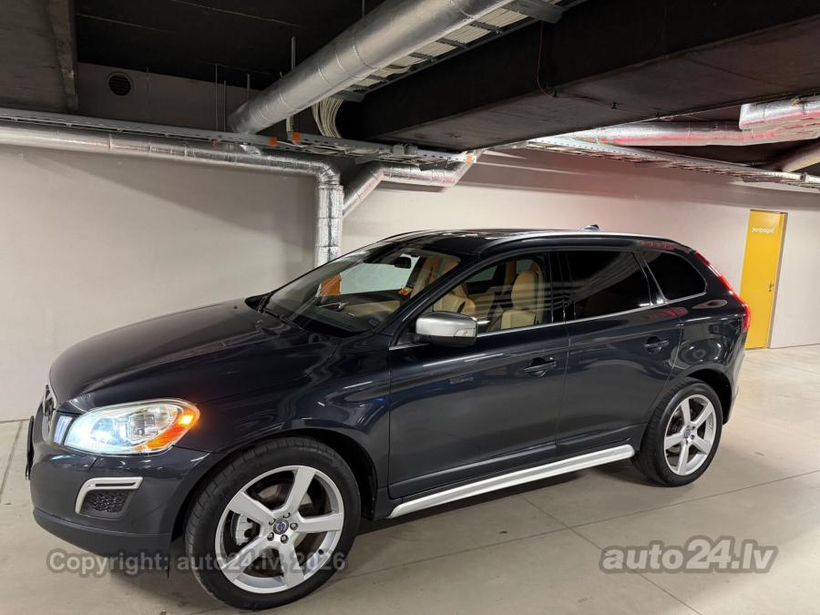 Pelēks Volvo XC60 2012 Tallina, ar dzinēja tilpumu 2.40 L un nobraukumu 246 tūkst. km par 9990 €, foto 1 vietnē AUTOMOTO.COM.LV