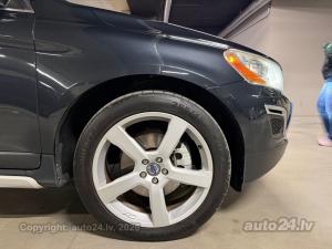 Pelēks Volvo XC60 2012 Tallina, ar dzinēja tilpumu 2.40 L un nobraukumu 246 tūkst. km par 9990 €, foto 13 vietnē AUTOMOTO.COM.LV