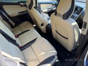 Pelēks Volvo XC60 2012 Tallina, ar dzinēja tilpumu 2.40 L un nobraukumu 246 tūkst. km par 9990 €, foto 24 vietnē AUTOMOTO.COM.LV