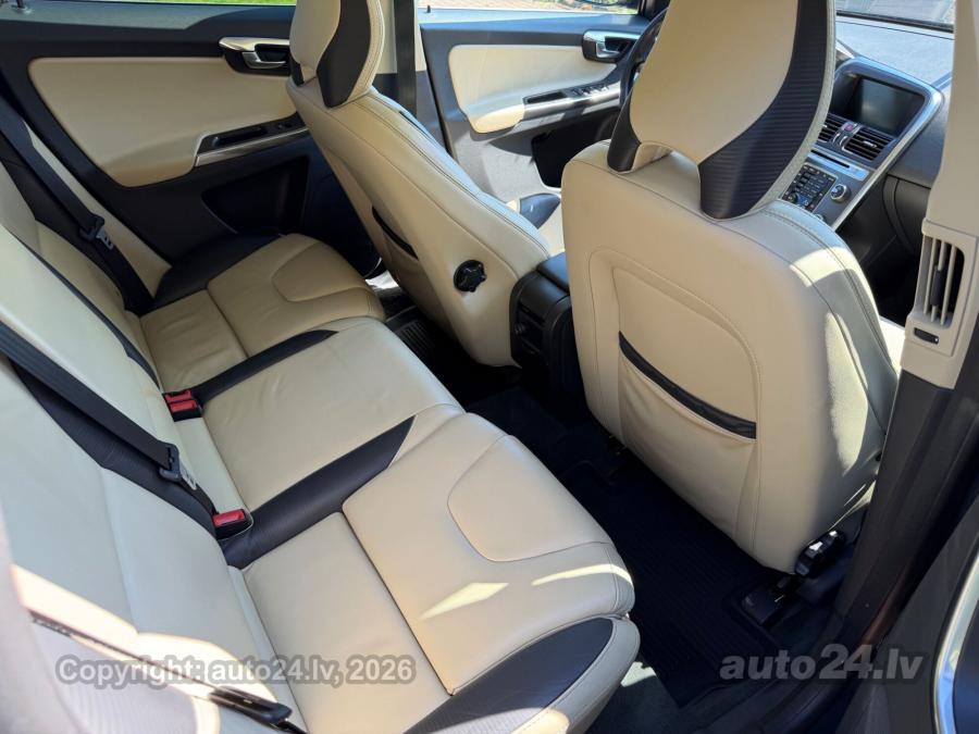 Pelēks Volvo XC60 2012 Tallina, ar dzinēja tilpumu 2.40 L un nobraukumu 246 tūkst. km par 9990 €, foto 24 vietnē AUTOMOTO.COM.LV