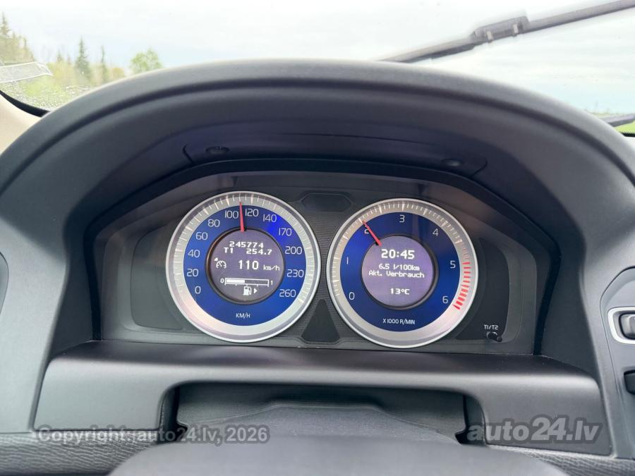 Pelēks Volvo XC60 2012 Tallina, ar dzinēja tilpumu 2.40 L un nobraukumu 246 tūkst. km par 9990 €, foto 28 vietnē AUTOMOTO.COM.LV