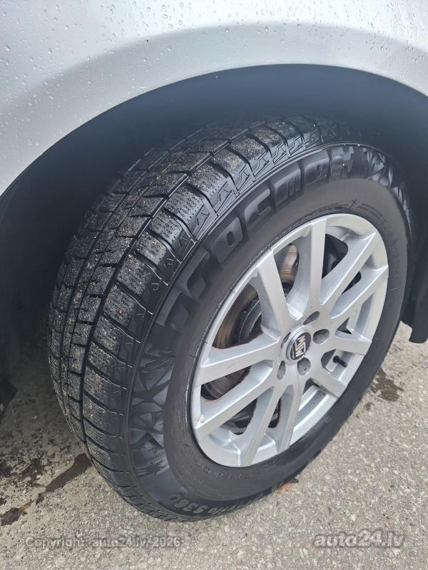 Grey Volvo XC60 2012 in Paide, with an engine capacity of 2.40 L and mileage of 278 thousand km for 9678 €, photo 3 on AUTOMOTO.COM.LV