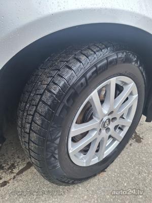 Grey Volvo XC60 2012 in Paide, with an engine capacity of 2.40 L and mileage of 278 thousand km for 9678 €, photo 4 on AUTOMOTO.COM.LV