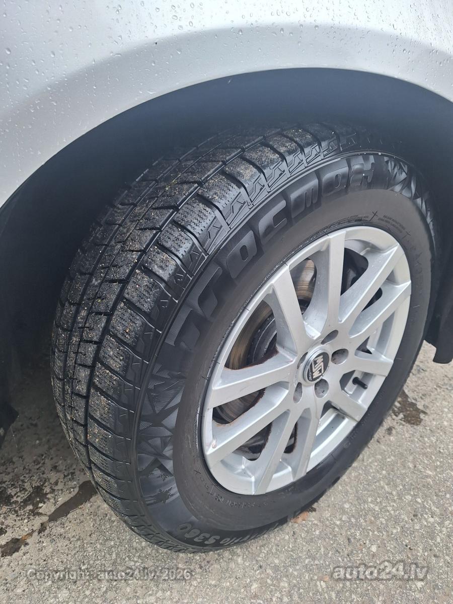 Grey Volvo XC60 2012 in Paide, with an engine capacity of 2.40 L and mileage of 278 thousand km for 9678 €, photo 4 on AUTOMOTO.COM.LV