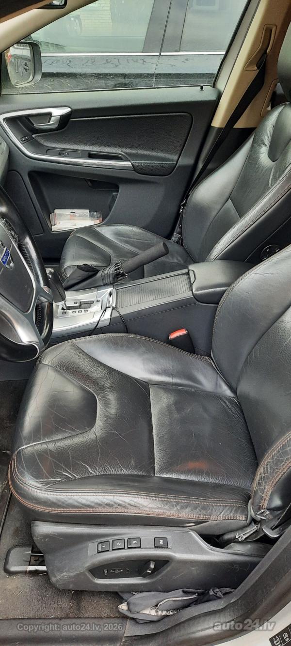 Grey Volvo XC60 2012 in Paide, with an engine capacity of 2.40 L and mileage of 278 thousand km for 9678 €, photo 6 on AUTOMOTO.COM.LV
