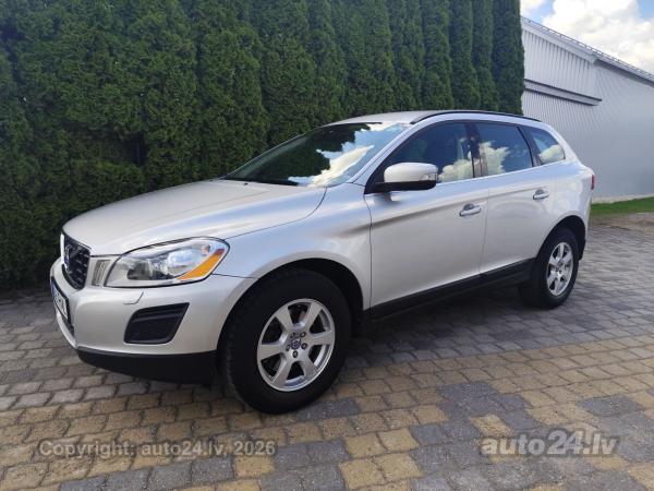Pelēks Volvo XC60 2012 Paide, ar dzinēja tilpumu 2.00 L un nobraukumu 250 tūkst. km par 7990 €, foto 1 vietnē AUTOMOTO.COM.LV