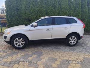 Grey Volvo XC60 2012 in Paide, with an engine capacity of 2.00 L and mileage of 250 thousand km for 7990 €, photo 4 on AUTOMOTO.COM.LV
