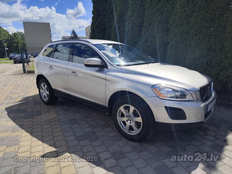 Grey Volvo XC60 2012 in Paide, with an engine capacity of 2.00 L and mileage of 250 thousand km for 7990 €, photo 10 on AUTOMOTO.COM.LV