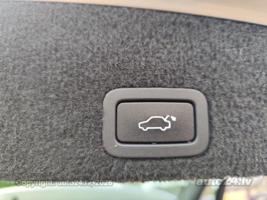 Grey Volvo XC60 2012 in Paide, with an engine capacity of 2.00 L and mileage of 250 thousand km for 7990 €, photo 13 on AUTOMOTO.COM.LV