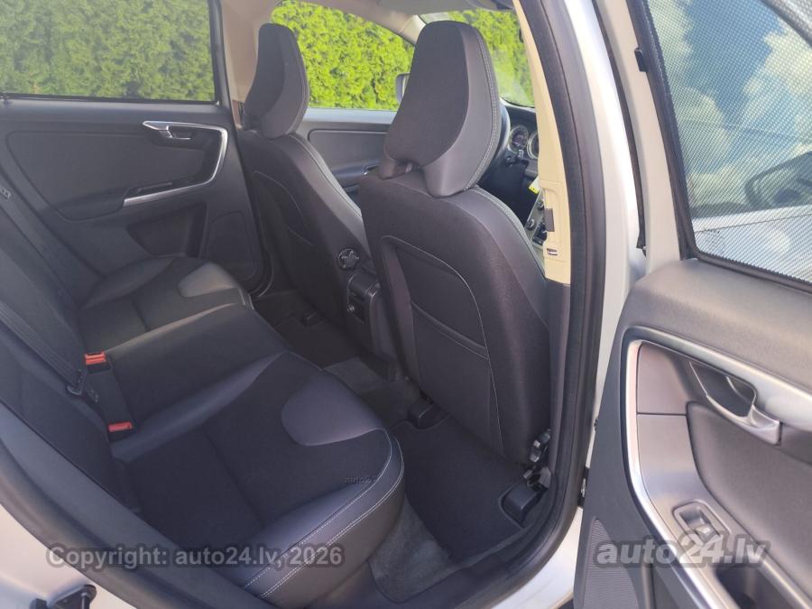 Grey Volvo XC60 2012 in Paide, with an engine capacity of 2.00 L and mileage of 250 thousand km for 7990 €, photo 15 on AUTOMOTO.COM.LV