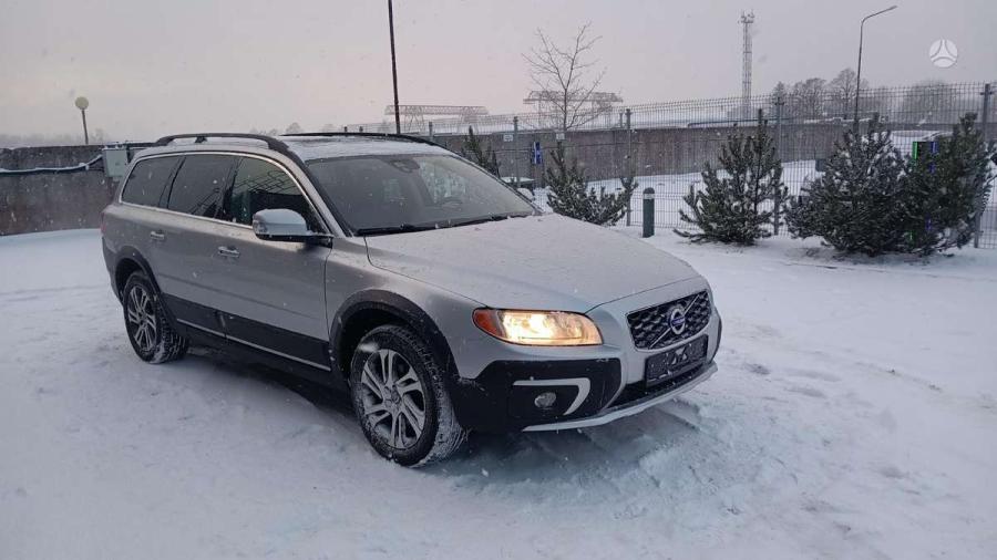 Grey Volvo XC60 2014 in Siauliai, with an engine capacity of 3.20 L and mileage of 362 thousand km for 9999 €, photo 2 on AUTOMOTO.COM.LV