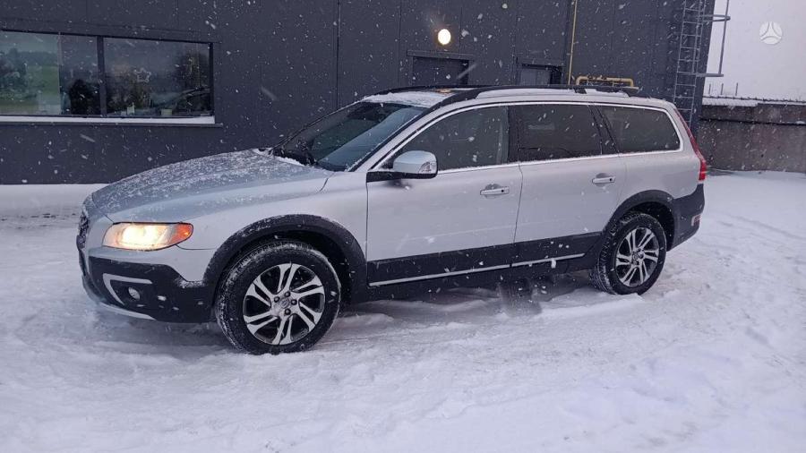 Grey Volvo XC60 2014 in Siauliai, with an engine capacity of 3.20 L and mileage of 362 thousand km for 9999 €, photo 5 on AUTOMOTO.COM.LV