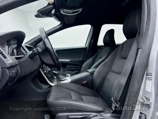 Pelēks Volvo XC60 2014 Pērnava, ar dzinēja tilpumu 2.40 L un nobraukumu 167 tūkst. km par 15990 €, foto 9 vietnē AUTOMOTO.COM.LV
