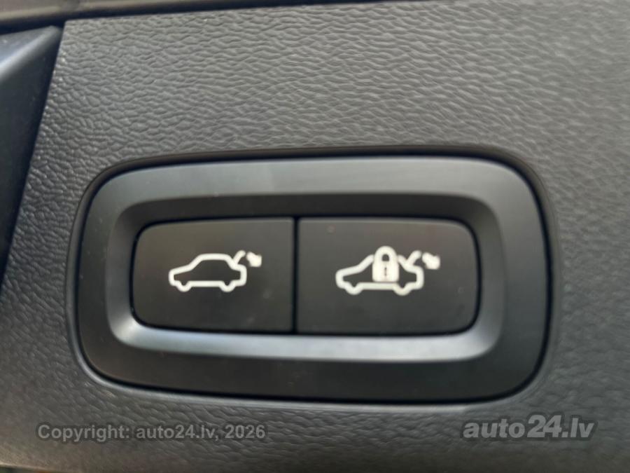 Pelēks Volvo XC60 2017 Pērnava, ar dzinēja tilpumu 2.00 L un nobraukumu 228 tūkst. km par 21900 €, foto 14 vietnē AUTOMOTO.COM.LV