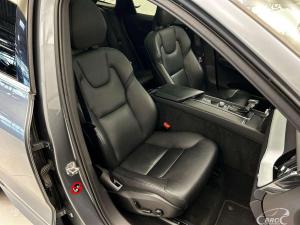 Grey Volvo XC60 2018 in Vilnius, with an engine capacity of 1.97 L and mileage of 249 thousand km for 23500 €, photo 9 on AUTOMOTO.COM.LV