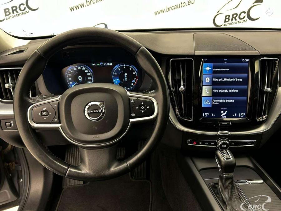 Grey Volvo XC60 2018 in Vilnius, with an engine capacity of 1.97 L and mileage of 249 thousand km for 23500 €, photo 15 on AUTOMOTO.COM.LV