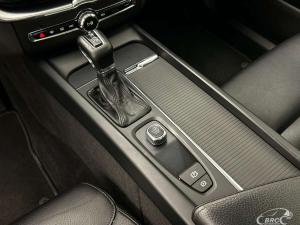 Grey Volvo XC60 2018 in Vilnius, with an engine capacity of 1.97 L and mileage of 249 thousand km for 23500 €, photo 22 on AUTOMOTO.COM.LV