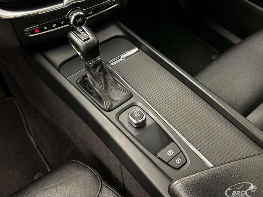 Grey Volvo XC60 2018 in Vilnius, with an engine capacity of 1.97 L and mileage of 249 thousand km for 23500 €, photo 22 on AUTOMOTO.COM.LV