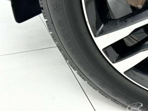 Grey Volvo XC60 2018 in Vilnius, with an engine capacity of 1.97 L and mileage of 249 thousand km for 23500 €, photo 30 on AUTOMOTO.COM.LV