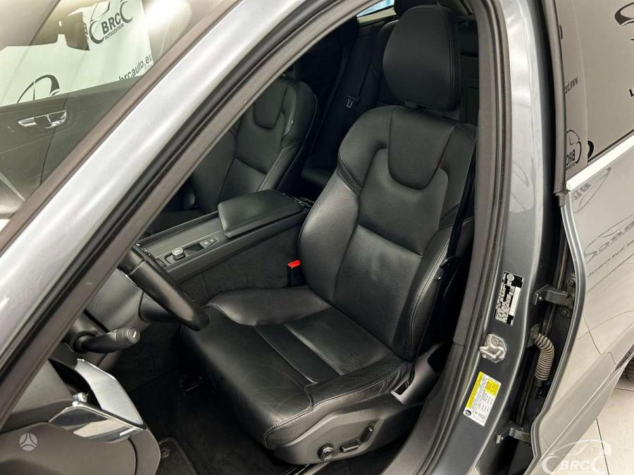 Grey Volvo XC60 2018 in Vilnius, with an engine capacity of 1.97 L and mileage of 249 thousand km for 22500 €, photo 7 on AUTOMOTO.COM.LV